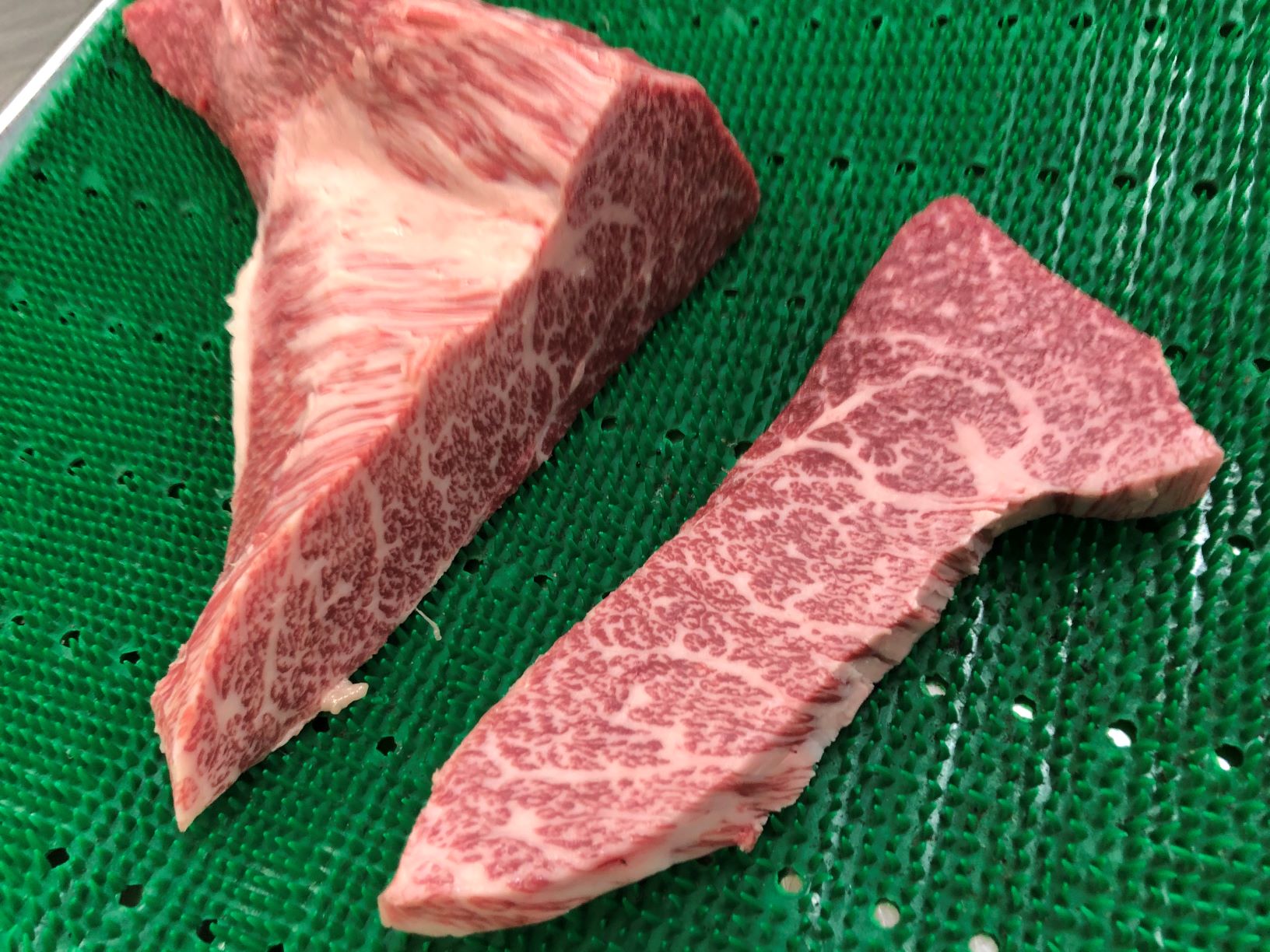 トモサンカク（ヒウチ） | 神戸牛卸ドットネット 飲食店・精肉店様向け業務用販売 小ロットから一頭単位まで卸売